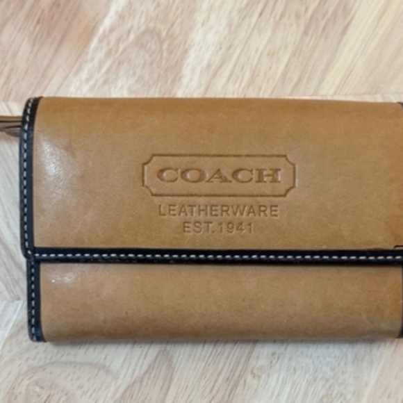Coach | Bags | Coach Leatherware Est 941 British Tan Leather Compact ...